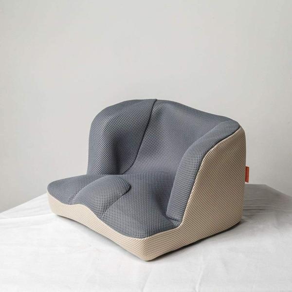 小さいお子さまは、集中力が途切れがち勉強や読書、食事など本当はもっと続けたくても姿勢が崩れてしまうのがその一因です。だから、正しい姿勢をサポートすることでお子さまのやる気を支えたい。学童いす用クッション LAPS kids（ラップスキッズ）...