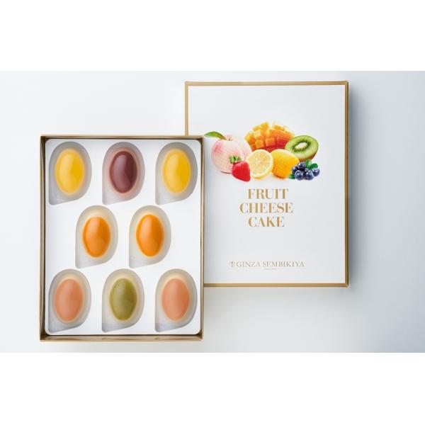 【商品情報】濃厚でなめらかなレアチーズケーキと、芳醇な香りのフルーツソースが二層になった、見た目も色鮮やかな逸品です。ピーチ、マンゴー、レモン、キウイ、ミックスベリー（ストロベリー・ブルーベリー・フランボワーズ）の5種類のソースをお楽しみく...