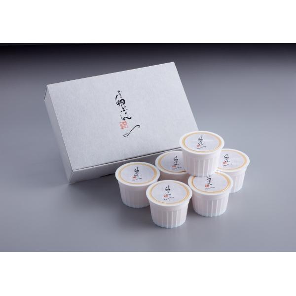 【商品情報】料亭「博多華味鳥」でも人気の卵ぷりんは、「華味卵」という卵を使用しています。「華味卵」は甘みと強いコクが特徴の卵です。【セット内容】料亭の卵ぷりん108ｇ×6、黒みつ8ｇ×6