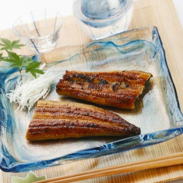 【商品情報】静岡焼きとは、国産のうなぎを静岡ならではのお茶とかつおダシを効かせた特製タレでじっくりと焼き上げた蒲焼です。【セット内容】120g×4、タレ15ml×4