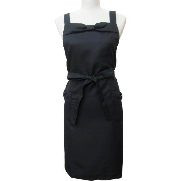 胸元とサイドポケットには上品で清楚なリボンモチーフ。エステサロンやネイルサロンの意見が取り入れられたオリジナルエプロン。シワになりにくいです。胸元にはペンさしが付いていて便利。