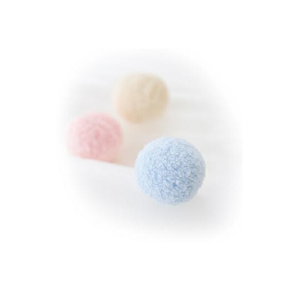 猫ちゃんの定番のボールおもちゃです。愛猫が投げたりくわえたりできる、軽くて柔らかい鈴入りのおもちゃ。 愛猫の大好きなまたたび入り。すぐになくしてしまわないよう、少し大きめサイズに仕上げました。カラーは全3色。パステルカラーでとってもかわいい...