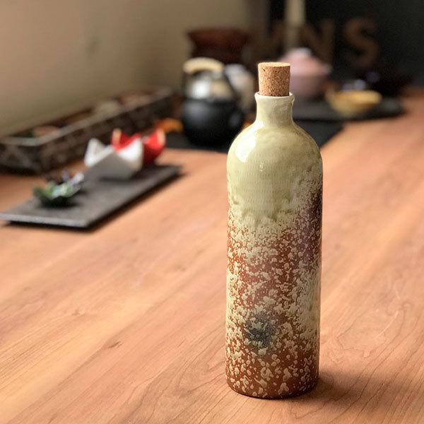 ・商品コード：s0066-0213・サイズ（約）：8×24.5cm・容量（約）：720cc・信楽焼・商品画像の小物はイメージです。商品には含まれません。【和食器/酒器/焼酎サーバー・ワインクーラー・ボトル】【カラー：イエロー系】