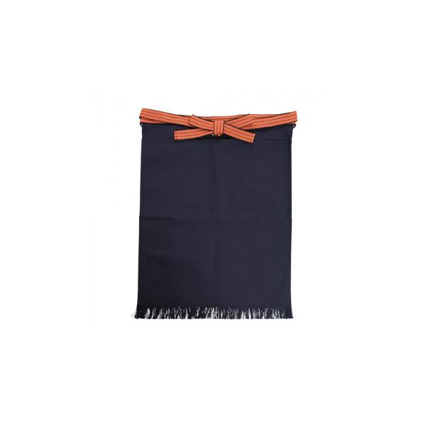 帆布でつくられているので丈夫です。ポケットは伝票などが楽に入る大容量サイズ。