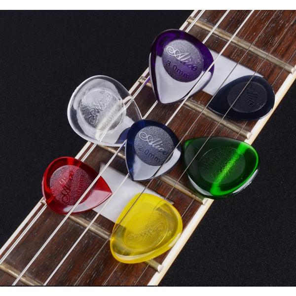 数ある出品物の中から、こちらをご覧いただきまして誠にありがとうございます。◎いろんなサイズのピックを使って自分のあったサイズを探しませんか？・軽く、耐久性に優れ、発色のよいハードプラスティック　・見た目にもお洒落な透明しずく水滴ピック・滑ら...