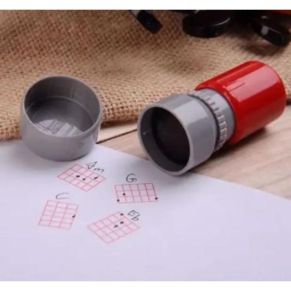 数ある出品物の中から、こちらをご覧いただきまして誠にありがとうございます。シンガーソングライター必見 コードスタンプ　本体サイズ：　約64mmｘ33mmスタンプサイズ：　約15mmｘ12mm作詞作曲をされる方はもちろんのこと、ギターの練習も...