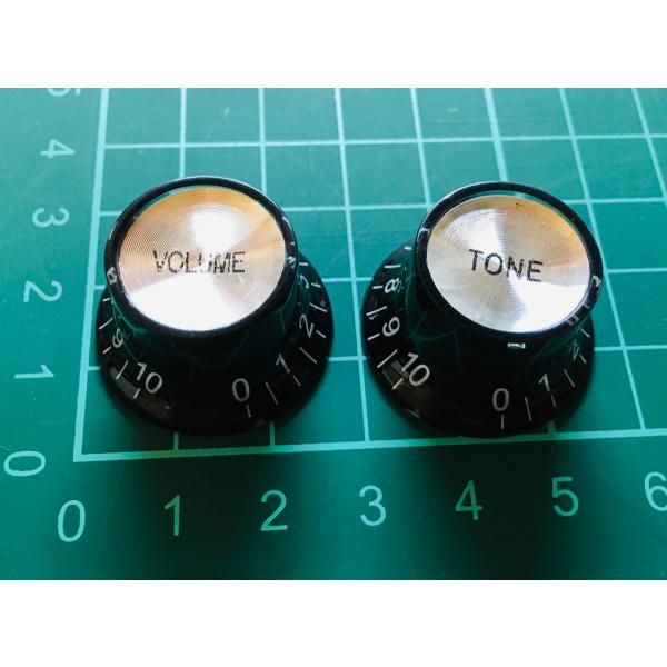 ご覧頂いてありがとうございます。【商品】エレキギター・ベース用 ギターノブ　ボリュームボタン１個 トーン コントロールボタン１個　2点セット【クリアブラック】カラー選択可能　サイズ：外形26.3mm　高さ15mm　内径18.5mm材質: ア...