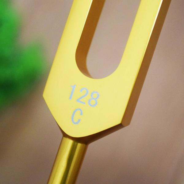 【ゴールド】 音叉 おんさ チューナー 128Hz チューナー ヒーリング 癒し 瞑想 リラックスマレット/収納ポート/六角レンチセット  全国送料無料パッケージ内容・音叉ｘ１・マレットｘ１・収納ポートｘ１・六角レンチｘ１カラーについて種類...