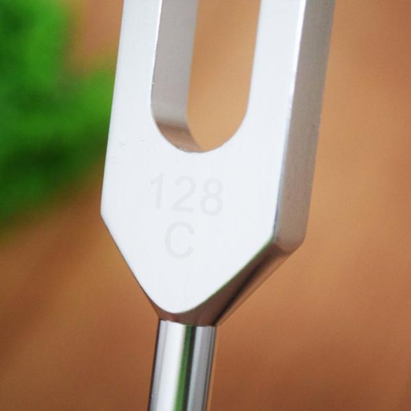 音叉 おんさ チューナー 128Hz チューナー ヒーリング 癒し 瞑想 リラックスマレット/収納ポート/六角レンチセット  全国送料無料パッケージ内容・音叉ｘ１・マレットｘ１・収納ポートｘ１・六角レンチｘ１カラーについて種類は5種類ですが...