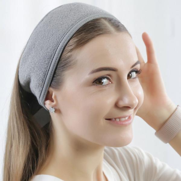 バスタイムや洗顔、お化粧で髪を汚れや水から守るヘアバンドです。マジックテープでサイズ調整ができるので、頭にぴったりフィットします。トレーニング、メイクアップ、スキンケア、お風呂など、さまざまなシーンに幅広く使えます。お洗濯が可能なので、繰り...