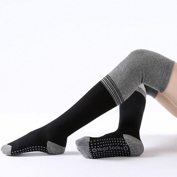 ファッショナブルで滑り止めの付いたニーハイソックスです。PVCの滑り止めが付いており、ヨガなどのエクササイズにピッタリです。柔らかい肌触りで保温効果もあり防寒対策としてもオススメします。通気性が良く蒸れにくく、丈夫で、毛玉が付きにくいです。...