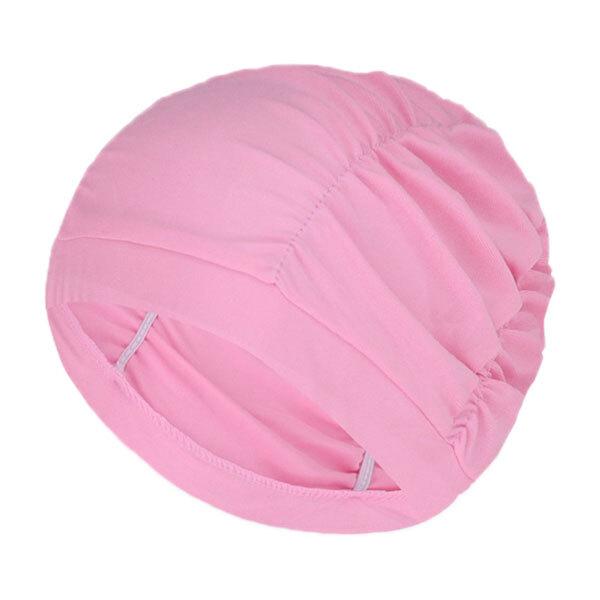 水の抵抗を抑え泳ぎやすくするスイムキャップです。しっかりと被る事でプールの水や海水による髪へのダメージも抑えてくれます。ほどよい伸縮性のある素材で着用時も頭を締め付けすぎません。弾力性に優れた大きめサイズなので髪をおさめやすいのも特徴です。...