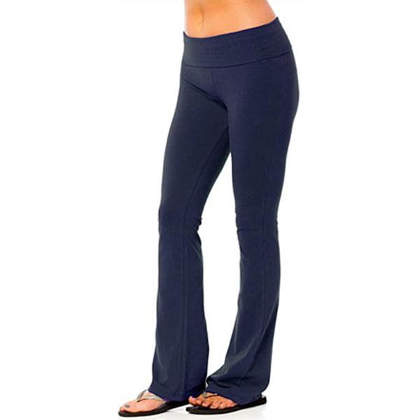 汗によるベタつきを軽減するスポーツ用ヨガウェアです。伸縮のある素材は体の動きを妨げず、大きく体を動かす時もストレッチ性があるので楽々です。腿から膝にかけては少し細め、膝から裾に向かって徐々に広がるシルエット、足を長くスタイル良く見せるブーツ...