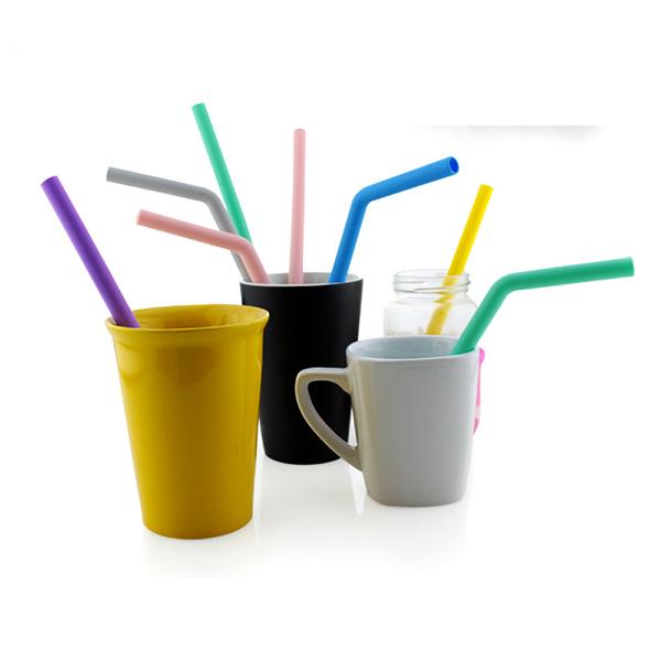 何度も洗って使える、環境に配慮したシリコンストローです。専用のブラシが付いているので、いつも清潔にお使いいただけます。カラフルなカラーでお子様用のストローとしてても安心して使用できます。コンパクトサイズで専用ケース付きなので、持ち運びにとて...