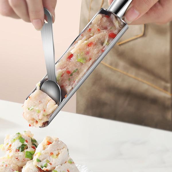 スプーン付きで便利なミートボールメーカーです。簡単かつ迅速にミートボールを切断できて効率的です。手を汚さずに清潔なつくねやミートボールが作れます。ステンレス素材なので耐久性抜群で衛生的です。アイデア次第で調理作業が効率的になります。※ご覧に...