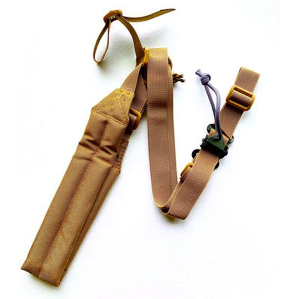 コントロールコードを引っ張ることで瞬時に伸縮可能なスリングです。タクティカルな２Pスリングを構造と素材を見直すことで伸縮しやすくしました。また素材にパラコード(米国製)を使用することで価格を下げ、強度も高くなりました。生地はナイロンデニール...