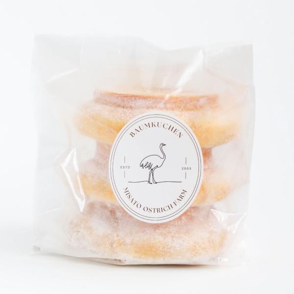 商品名：ダチョウ卵のバームクーヘン（ショート）内容量：1個原材料名：鶏卵（国産）、砂糖、食用精製加工油脂、食用植物油脂、小麦粉、ショートニング、マーガリン、コーンスターチ、ダチョウの卵、ラム酒/カラメル色素、バニラ香料、ベーキングパウダー、...