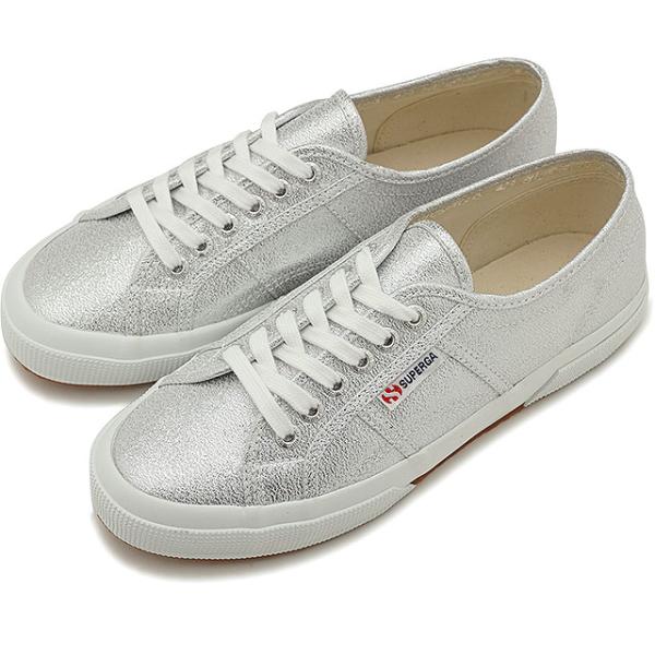 [ ブランド ] スペルガ　SUPERGA[ ジャンル ]スニーカー[ 素　 材 ]アッパー：キャンバス履くだけでゴージャス感をプラスする一足。スペルガの大定番キャンバススニーカー“2750”です。メタリックゴールドのキャンバスをアッパー全...