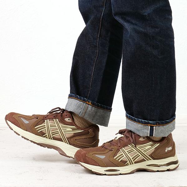 [ ブランド ] アシックス　ASICS[ ジャンル ]スニーカー[ 素　 材 ]アッパー：天然皮革／人工皮革／合成繊維[ 原産国 ]ベトナム伝統と革新が織りなす、足元の新スタンダード1990年代後半〜2000年代前半のGEL-KAYANO...