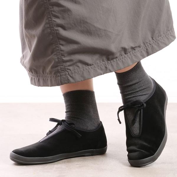 [ ブランド ] ムーンスター 　MOONSTAR[ ジャンル ]スニーカー[ 素　 材 ]アッパー：ベルベット日本が誇る「MADE IN KURUME」の高いクオリティ一枚もののアッパーに履口のパイピングを靴紐にしたシンプルな『LITE ...