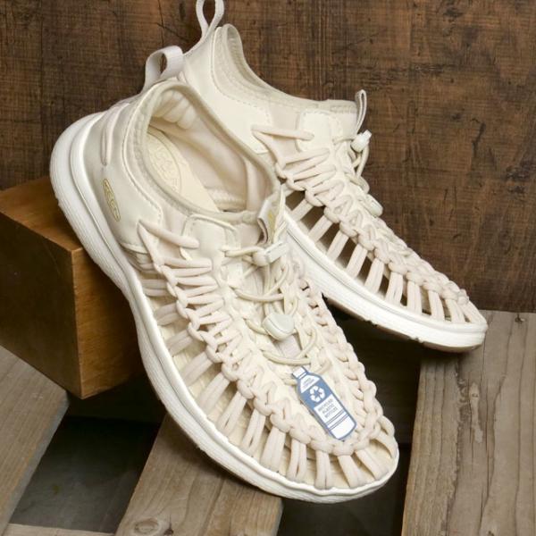 [ ブランド ] キーン　KEEN[ ジャンル ]サンダル／スニーカー[ 素　 材 ]アッパー：5ｍｍリサイクルPET製オーバルポリエステルコード／マイクロファイバー軽くて、空気に包まれているような履き心地の「UNEEK O3」OPEN A...