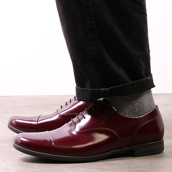 [ ブランド ]トラベルシューズ バイ ショセ　TRAVEL SHOES by chausser[ ジャンル ]短靴[ 素　 材 ]アッパー：ガラスレザー上品さ溢れるガラスレザーTRAVEL SHOESのストレートチップレースアップシューズ...