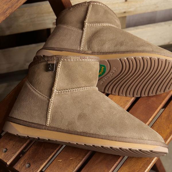 [ ブランド ] エミュー 　emu[ ジャンル ]ショートブーツ／ムートンブーツ[ 素　 材 ]アッパー：シープスキン[ サイズ ]採寸サイズ W8（25.0cm）：筒丈10cm　筒回り35cm　ヒール高3cm※商品により個体差がございま...