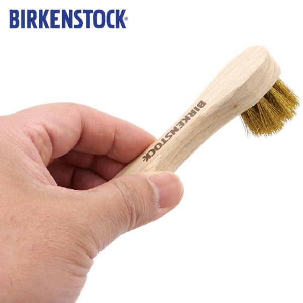 [ ブランド ] ビルケンシュトック　BIRKENSTOCK[ ジャンル ]シューズケア用品[ 素　 材 ]ブナ材、真鍮ワイヤー製のブラシ中敷のベロアレザーの清浄用ブラシBIRKENSTOCKスエードブラシはBIRKENSTOCKサンダルの...