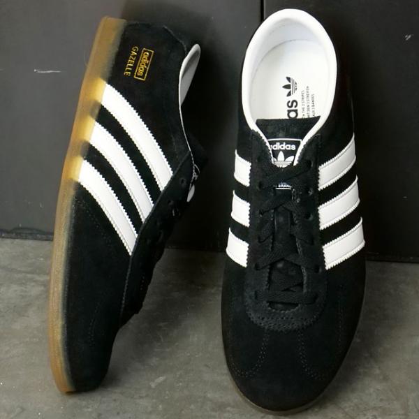 [ ブランド ] アディダス　adidas[ ジャンル ]スニーカー[ 素　 材 ]アッパー：天然皮革トレンドをプラスしたガゼル ロープロトレーニングシューズとして人気を博し、その後時代を超えて支持されるアイコンになった「ガゼル」に、トレン...
