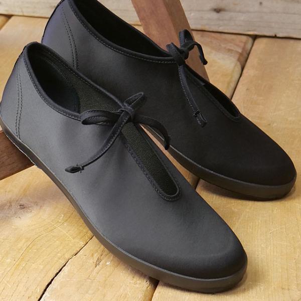 [ ブランド ] ムーンスター 　MOONSTAR[ ジャンル ]スニーカー／フラットシューズ[ 素　 材 ]アッパー：サテンアウトソール：ラバー[ 原産国 ]日本艶のある素材感と上品なデザインが魅力一枚もののアッパーに履口のパイピングを靴...