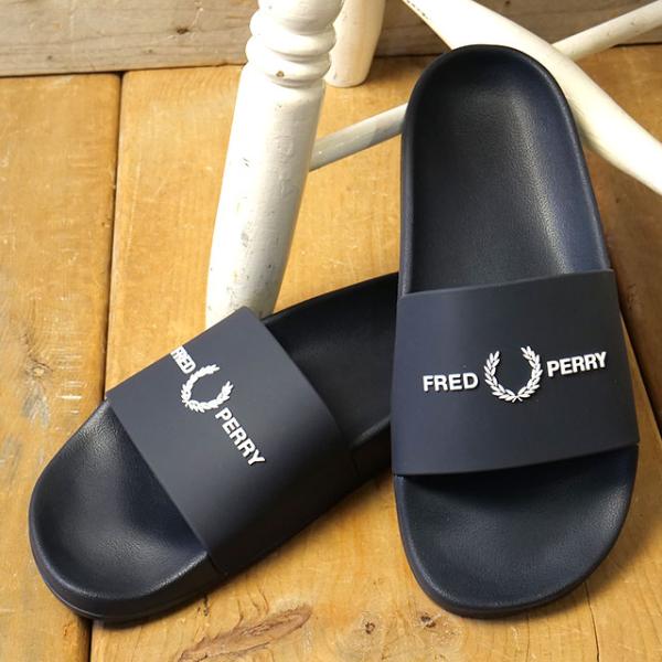 [ ブランド ] フレッドペリー 　FRED PERRY[ ジャンル ]サンダル[ 素　 材 ]アッパー：合成樹脂[ 原産国 ]ベトナム夏のマストアイテム。ロゴ入りスライドサンダルフロントにフレッドペリーのブランディングが施されたスライダー...