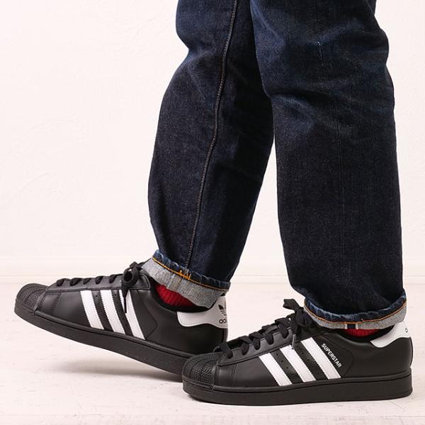 [ ブランド ] アディダス　adidas[ ジャンル ]スニーカー[ 素　 材 ]アッパー：天然皮革／ゴムクラシックなラウンドシェルトゥが目印の、アディダスの名作アイコニックなアディダス スーパースターシューズが戻ってきた。滑らかなレザー...