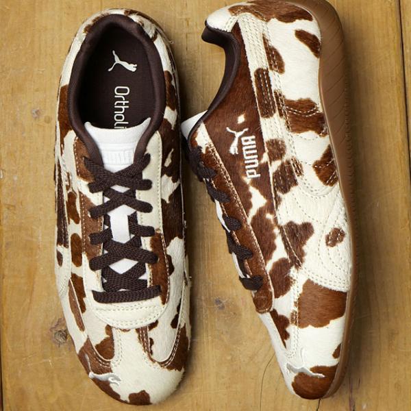 [ ブランド ] プーマ　PUMA[ ジャンル ]スニーカー[ 素　 材 ]アッパー：シンセティック人気のスピードキャットからアニマル柄が登場。モータースポーツの情熱と、ストリートファッションの洗練が交差する『プーマ スピードキャット』。軽...