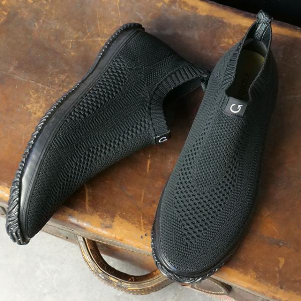 [ ブランド ] スピングル　SPINGLE[ ジャンル ]スニーカー[ 素　 材 ]アッパー：ナイロン／ポリエステル[ 原産国 ]日本シックに決まる、オールブラックの快適スリッポンナイロンのジャガード織りニットを使用したスリッポンモデル。...