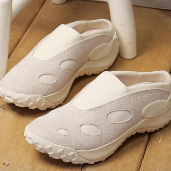 [ ブランド ] メレル　MERRELL[ ジャンル ]スニーカー／ミュール[ 素　 材 ]アッパー：スエードレザーアウトソール：メレルスティッキーラバー[ 原産国 ]カンボジア脱ぎ履きしやすいミュールタイプのジャングルモックブランドアイコ...