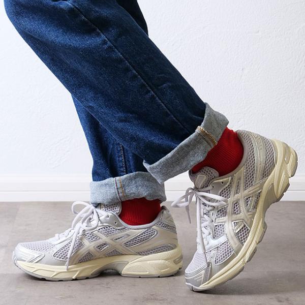 [ ブランド ] アシックス　ASICS[ ジャンル ]スニーカー[ 素　 材 ]アッパー：合成繊維／人工皮革2000年代後半のランニングシューズを現代的にアップデート。ASICSの人気スニーカーのひとつで、2008年に登場した「GEL-1...