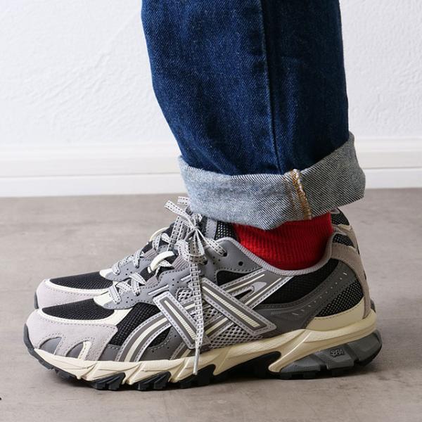 [ ブランド ] アシックス　ASICS[ ジャンル ]スニーカー[ 素　 材 ]アッパー：人工皮革／合成繊維／天然皮革舗装・非舗装どちらでも使えるオールラウンドシューズ。トレイルランニング系の代表モデル「GEL-SONOMA」と90〜00...