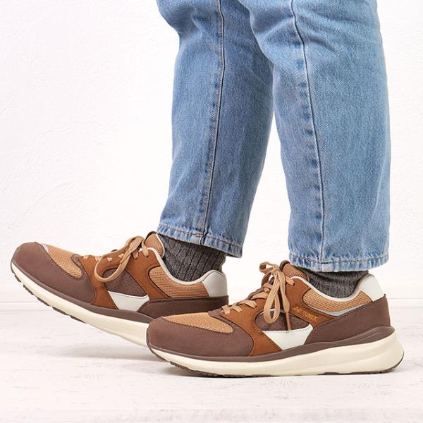 [ ブランド ] ヨネックス　YONEX[ ジャンル ]スニーカー[ 素　 材 ]アッパー：撥水人工皮革（起毛・スムース）／撥水合成繊維（メッシュ）履いた瞬間に感じるやわらかさ。フワッと弾むような歩みを。履き心地も歩き心地もやさしいカジュア...