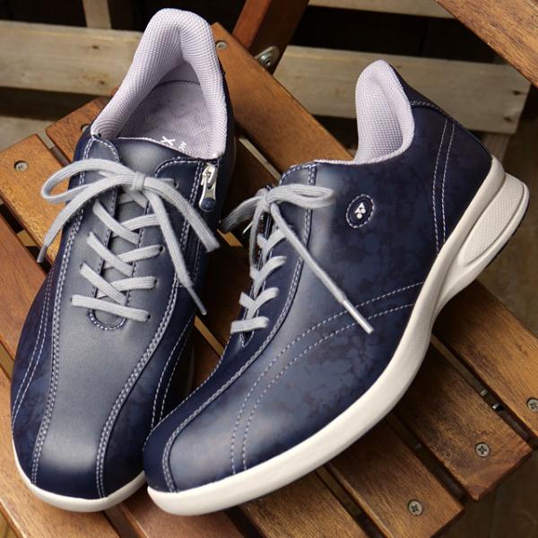 [ ブランド ] ヨネックス　YONEX[ ジャンル ]スニーカー[ 素　 材 ]アッパー：撥水ストレッチPUレザー／撥水PUレザー／セラクリーン（抗菌防臭加工）「もっとたくさん歩ける」をコンセプトに開発されたモデルひざに優しい、やわらかな...