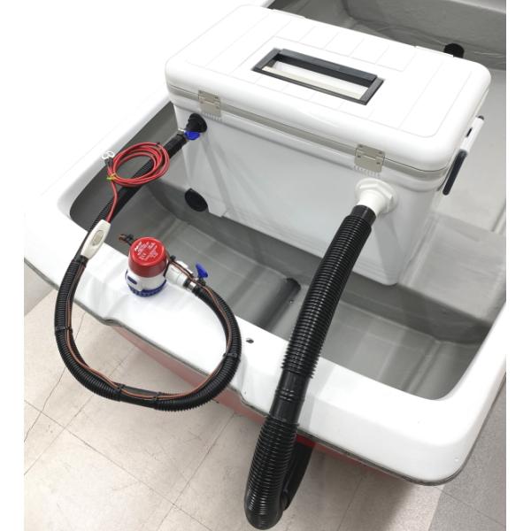 現在のトーナメントニーズに合わせた仕様にリニューアルして販売中です。外部循環式のライブウェルです。加工済みで直ぐにご利用いただけます。※購入時期によりパーツの在庫の関係で仕様変更がございます。容量　約３３Ｌ　カラー　ホワイトサイズ　外寸　幅...