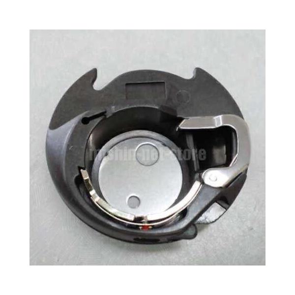 ジャノメ家庭用糸切りミシン【内カマ(８５３型/８５０型用)832-517-112】です。 ＊一部のジャノメミシンには使用できません。ジャノメには、複数の【内カマ】がございます。 必ずお手持ちのミシンにセットされている内カマの形状をご確認下さ...