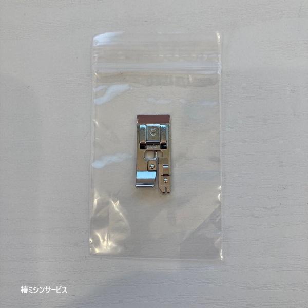 JUKI　家庭用コンピュータミシン HZL-G系用　裁ち目かがり押さえ（C押さえ）（40110163)になります。・生地端のほつれを防ぐ裁ち目かがり縫い専用押えです。※写真の通りで、ブリスターパックには入っておりません。下記機種が対応します...