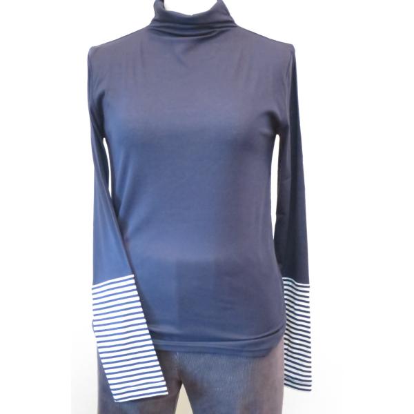 サイズ：38（9号）　着丈60cm　袖丈61cm　胸囲82cmインナーTシャツとしてオシャレで重宝なタートルネックTシャツです。肌触り伸縮性がとてもよく採寸以上に伸びソフトにボディフィットします。襟高は13cmで1つか2つ曲げてのタートルネ...