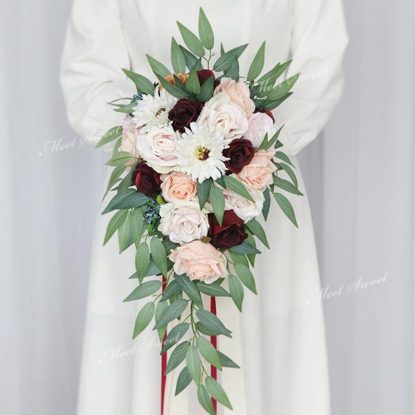 可愛いブーケです。ブライダル、イベント贈答品、インテリアに最適です。晴れの舞台に、新しいタイプのサプライズプレゼントとしてお勧めです。生花と違って枯れることがないので、思い出と一緒にいつまでも形として残せます。サイズ：幅約 26cm 高さ約...