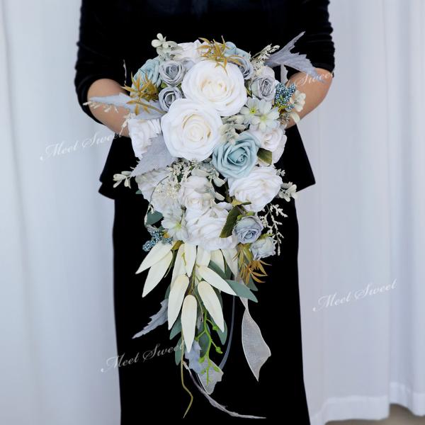 可愛いブーケです。ブライダル、イベント贈答品、インテリアに最適です。晴れの舞台に、新しいタイプのサプライズプレゼントとしてお勧めです。生花と違って枯れることがないので、思い出と一緒にいつまでも形として残せます。サイズ：幅約 25cm 高さ約...