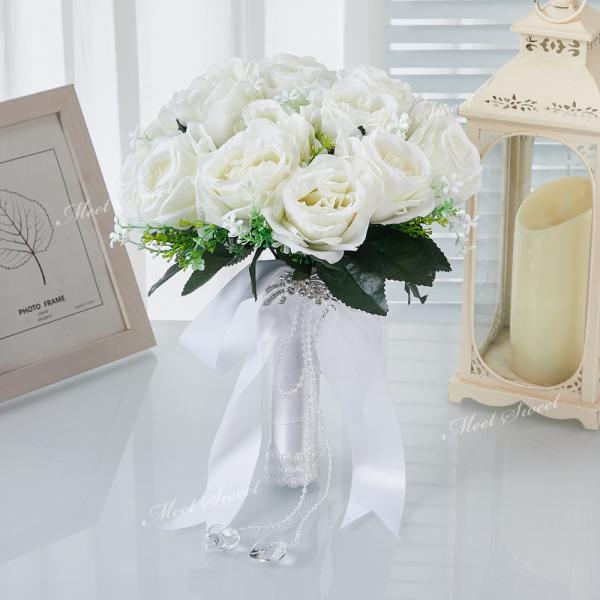 可愛いブーケです。ブライダル、イベント贈答品、インテリアに最適です。晴れの舞台に、新しいタイプのサプライズプレゼントとしてお勧めです。生花と違って枯れることがないので、思い出と一緒にいつまでも形として残せます。サイズ：幅約 22cm 高さ約...