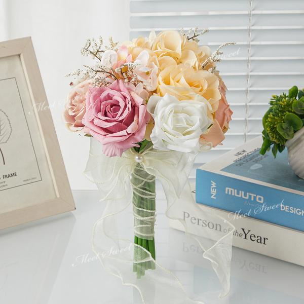 可愛いブーケです。ブライダル、イベント贈答品、インテリアに最適です。晴れの舞台に、新しいタイプのサプライズプレゼントとしてお勧めです。生花と違って枯れることがないので、思い出と一緒にいつまでも形として残せます。サイズ：幅約 21cm 高さ約...