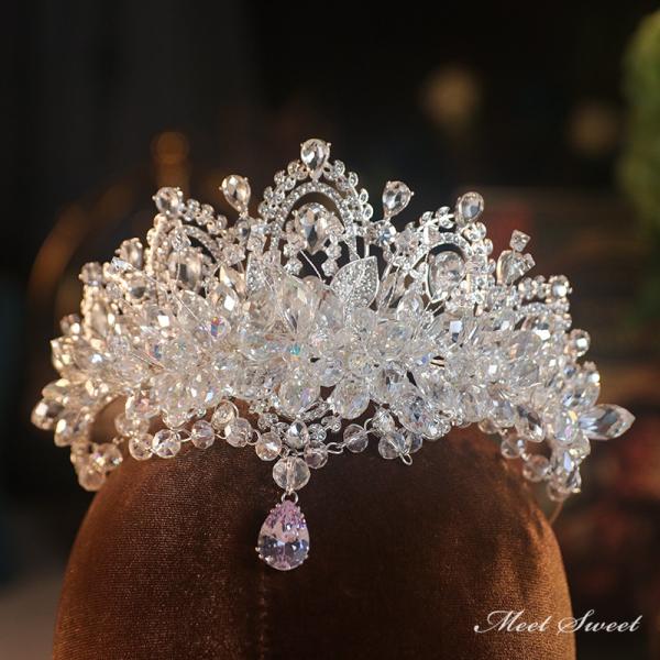 ゴージャスさと上品さを兼ね備えたデザイン、どんなスタイルにも合わせやすく☆ウェディング、二次会はもちろん、パーティーや発表会、写真撮影などでも活躍の1点です！成人式や卒業式、舞台演出、演奏会などにもピッタリなアクセサリーも多数取り揃えており...