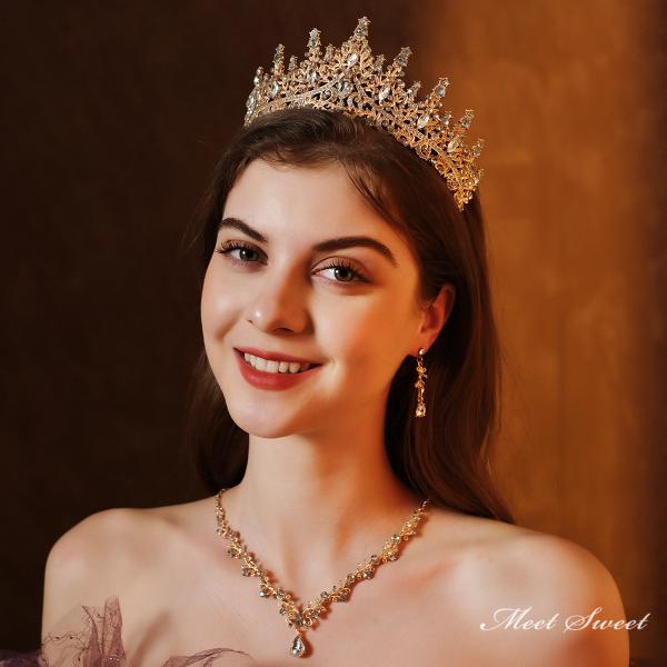 ゴージャスさと上品さを兼ね備えたデザイン、どんなスタイルにも合わせやすく☆ウェディング、二次会はもちろん、パーティーや発表会、写真撮影などでも活躍の1点です！成人式や卒業式、舞台演出、演奏会などにもピッタリなアクセサリーも多数取り揃えており...