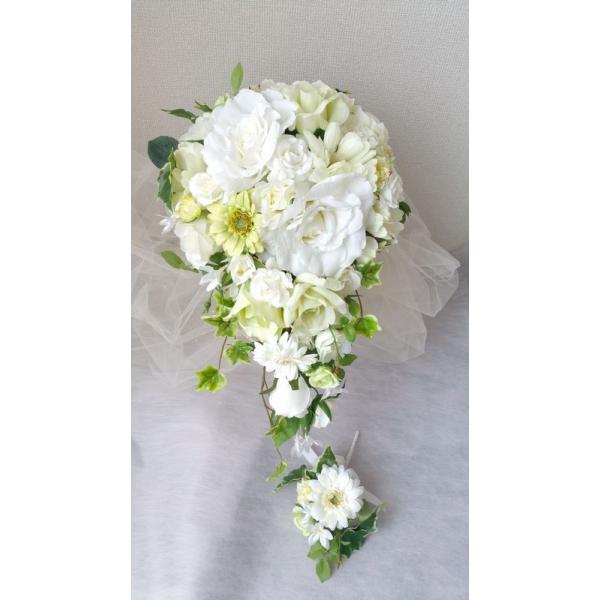 ◆商品説明◆洗練されたガーベラ＆薔薇キャスケードブーケをWEB価格で！ウェディングブーケの王道！前撮りや海外挙式にも！お揃いの花冠、またはヘアパーツを追加できます。（価格は使用する花材や量によって異なりますので、メールか電話でお問合せくださ...